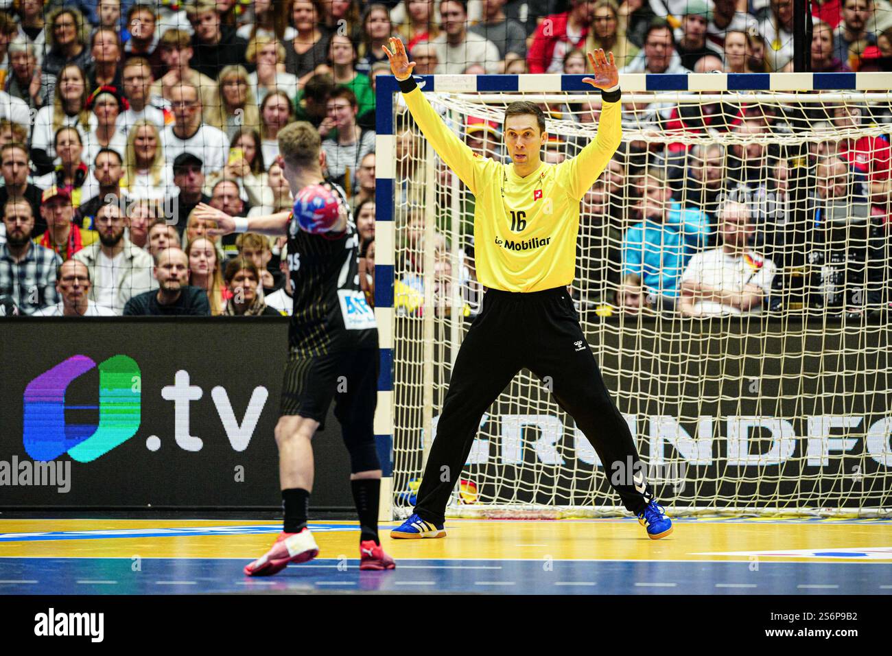 7 Meter Wurf/Tor Timo Kastening (Deutschland, #73), Nikola Portner (Schweiz, #16) DEN, Schweiz ...