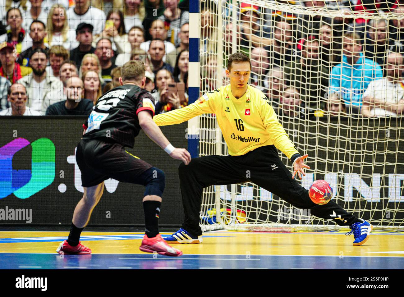7 Meter Wurf/Tor Timo Kastening (Deutschland, #73), Nikola Portner ...