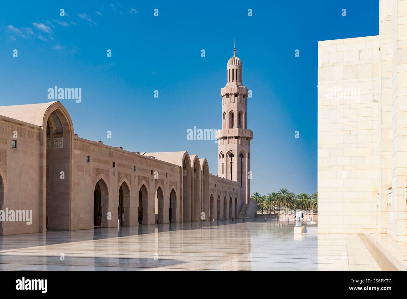 Courtyard, Sultan Qaboos Grand Mosque, Muscat, Muscat, Oman, Arabian ...