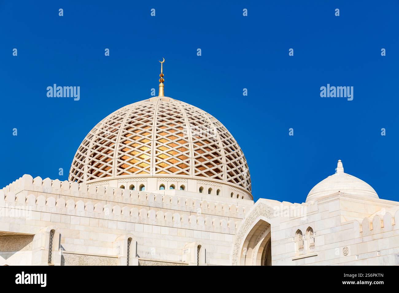 Sultan Qaboos Grand Mosque, Muscat, Muscat, Oman, Arabian Peninsula ...