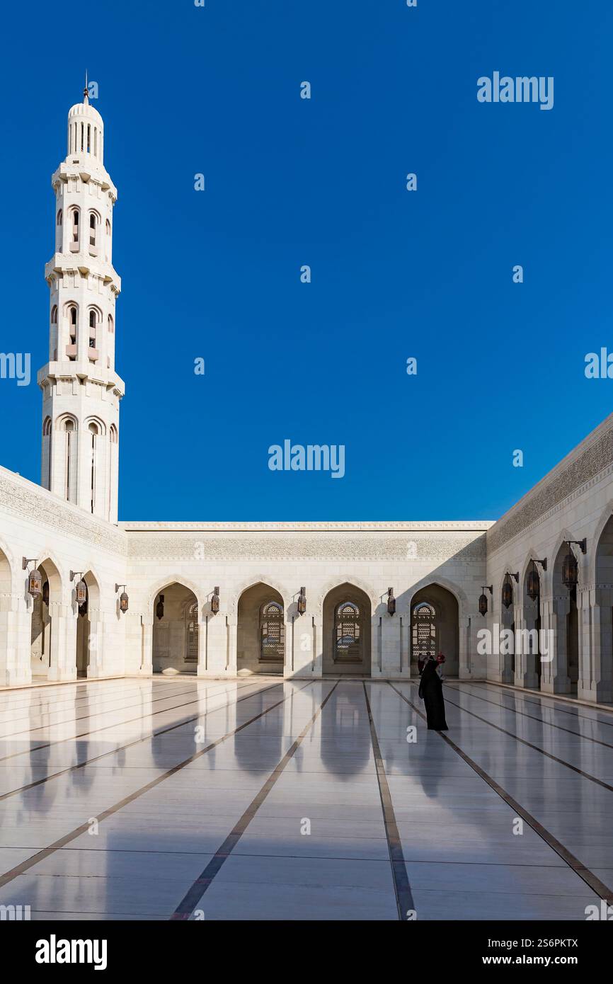 Minaret, Courtyard, Sultan Qaboos Grand Mosque, Muscat, Muscat, Oman ...
