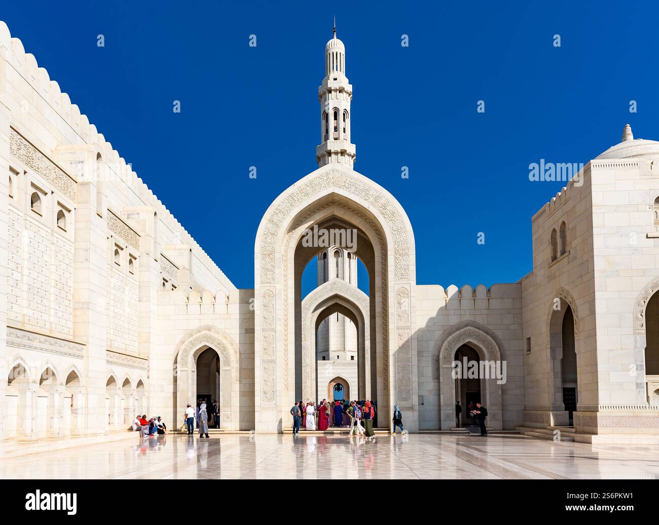 Pointed arch and minaret, Sultan Qaboos Grand Mosque, Muscat, Muscat ...