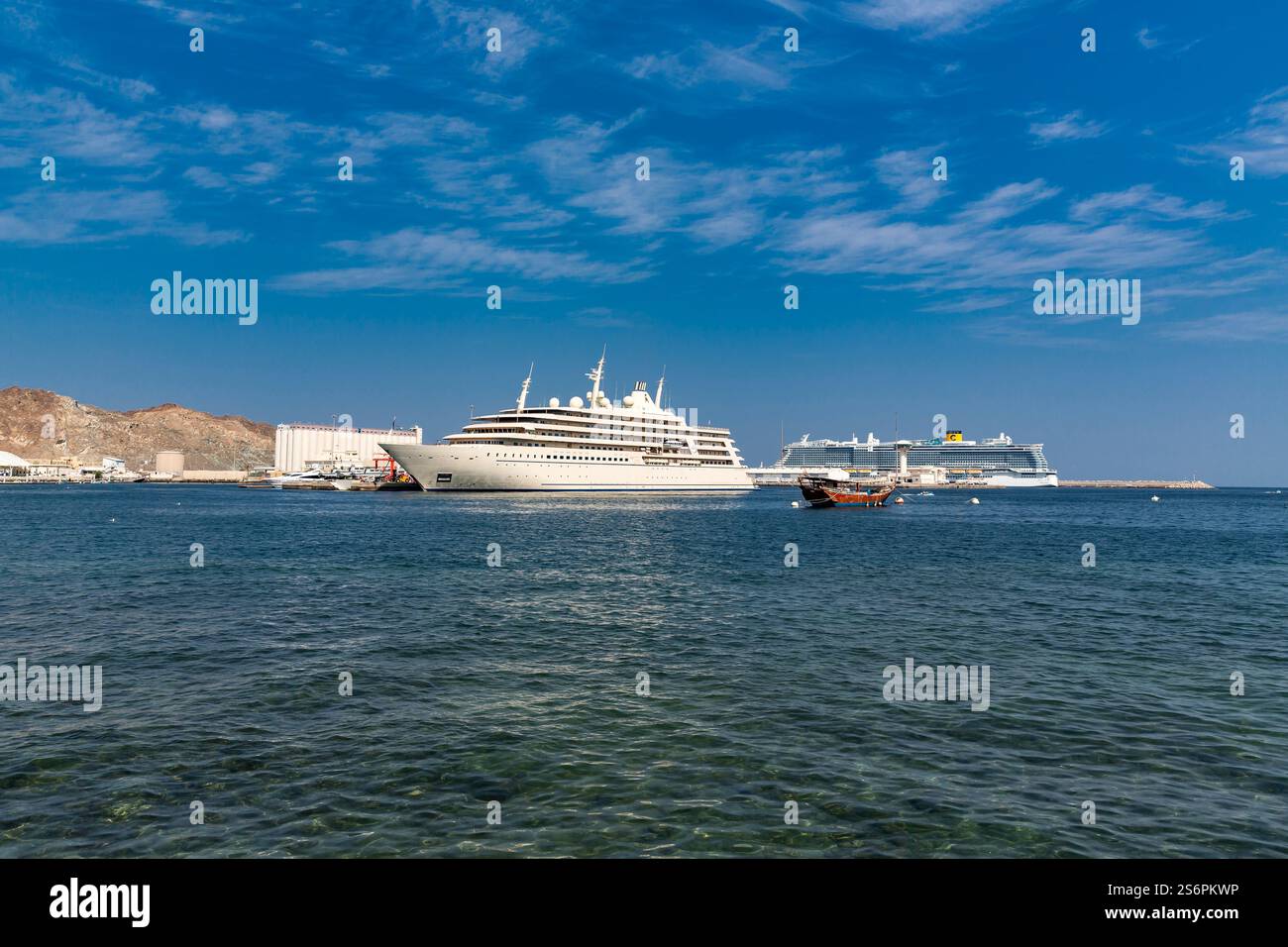 Old Dau and Fulk Al Salamah, second longest yacht in the world, modern ...