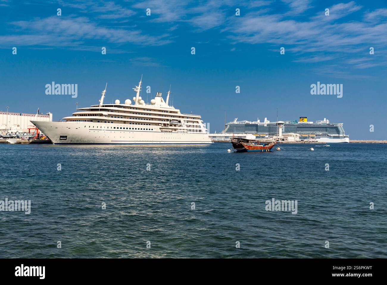 Old Dau and Fulk Al Salamah, second longest yacht in the world, modern ...