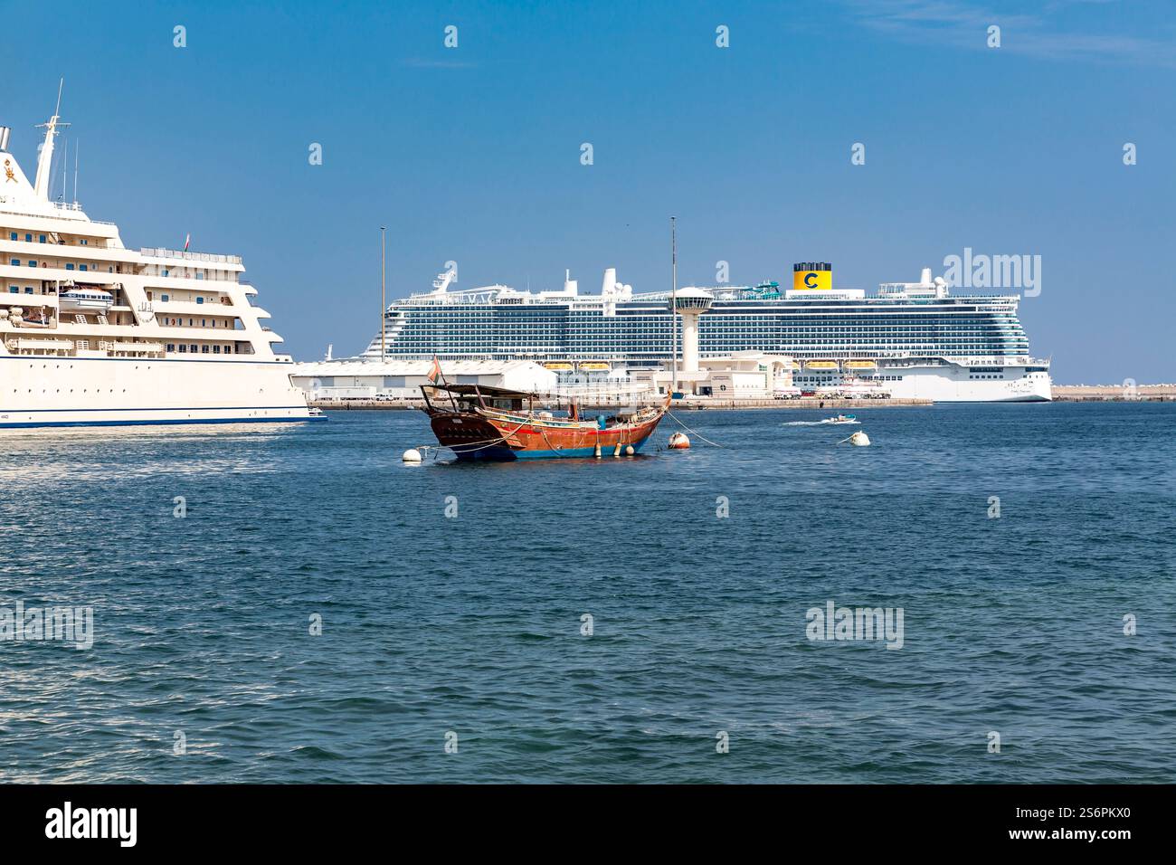 Old Dau and Fulk Al Salamah, second longest yacht in the world, modern ...