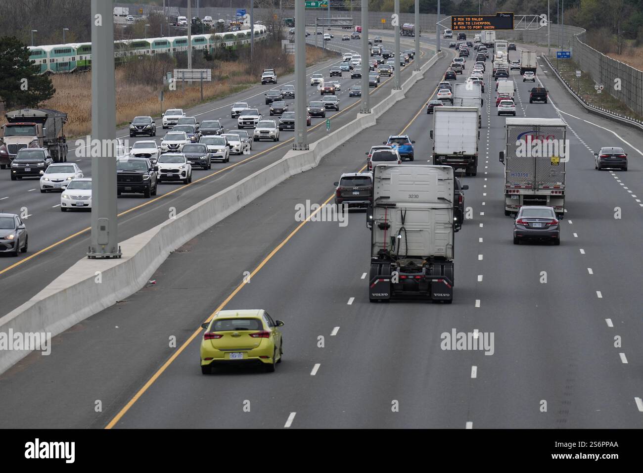 Whitby, Canada. 30th Apr, 2024. A stretch of the 401 highway in Whitby ...