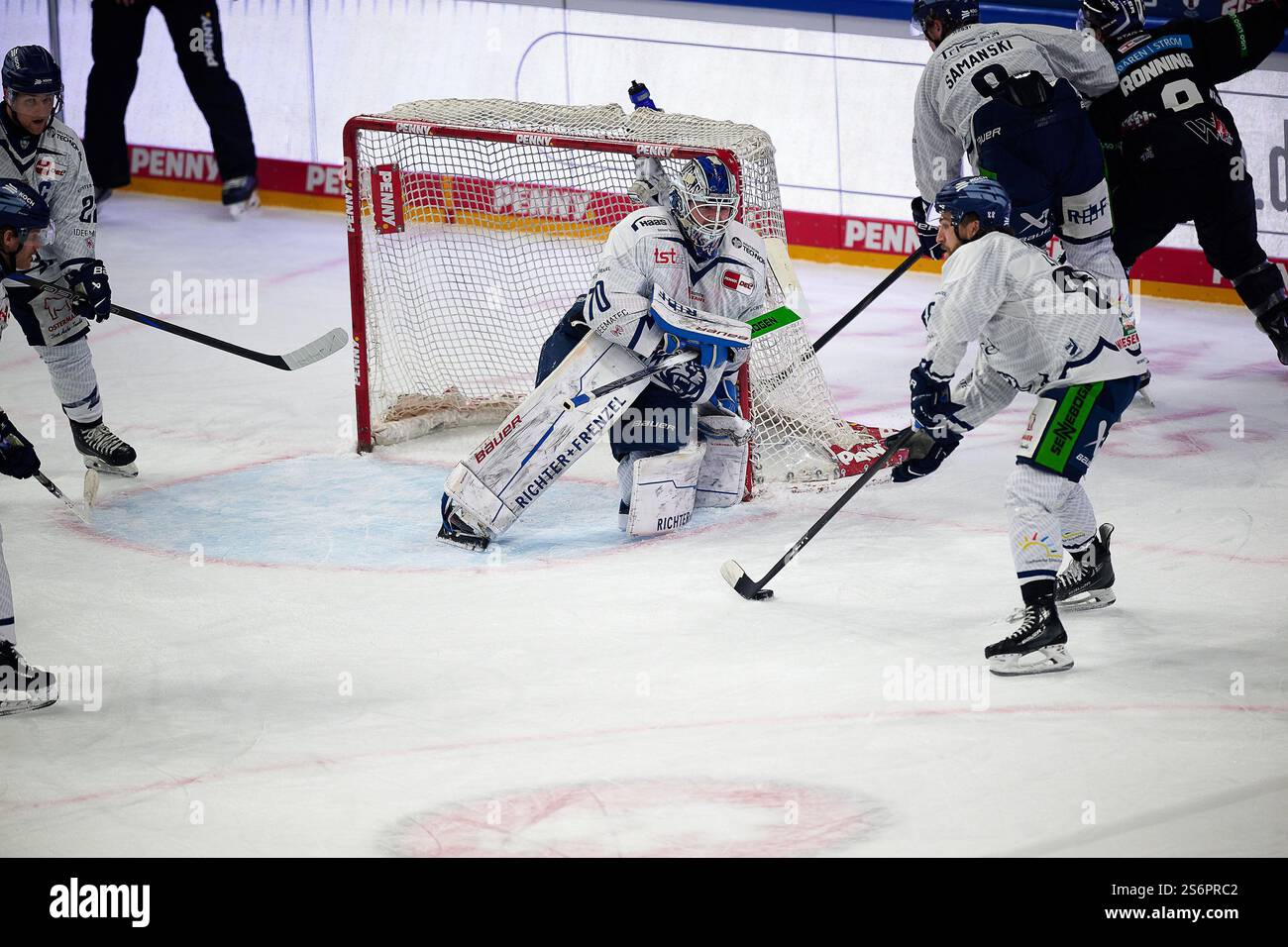 Zane Mcintyre (Straubing Tigers, #70), GER, Eisbaeren Berlin vs ...