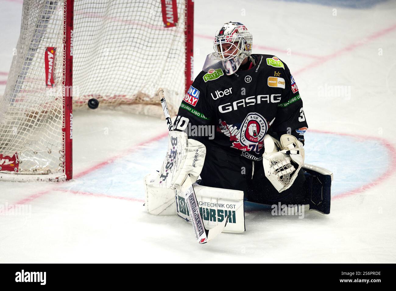 Jake Hildebrand (Eisbaeren Berlin, #30), GER, Eisbaeren Berlin vs ...