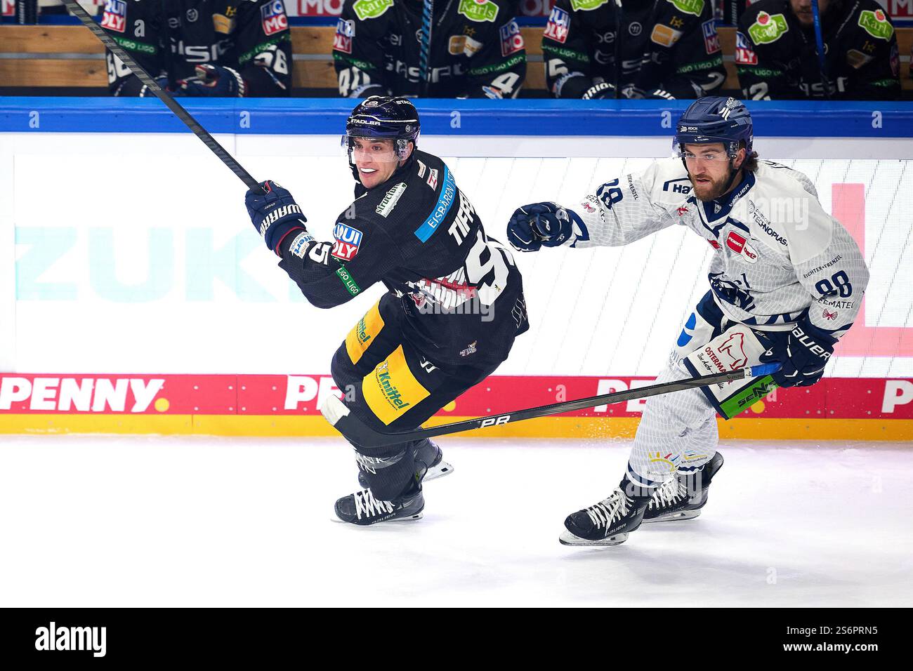Frederik Tiffels (Eisbaeren Berlin, #95), Jc Lipon (Straubing Tigers ...
