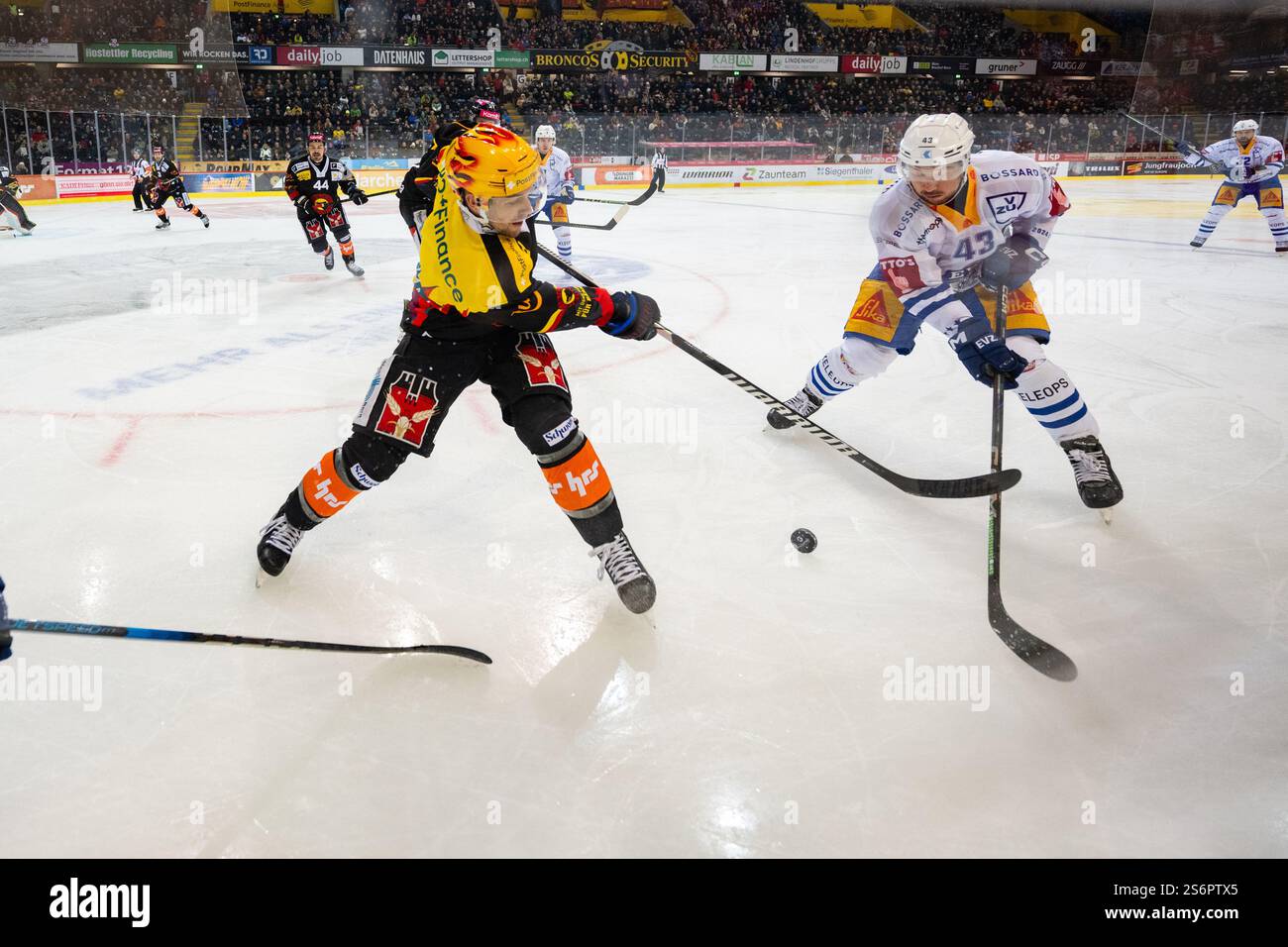 Bern, PostFinance Arena, NL: SC, USA. 17th Jan, 2025. Bern - EV Zug ...