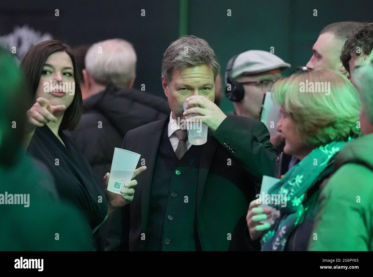Hamburg, Germany. 17th Jan, 2025. Robert Habeck (Alliance 90/The Greens ...