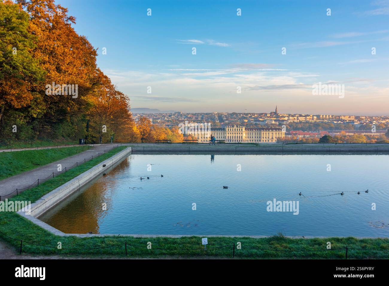 Vienna, Schloss Schönbrunn Palace and park, view from pool at Gloriette ...