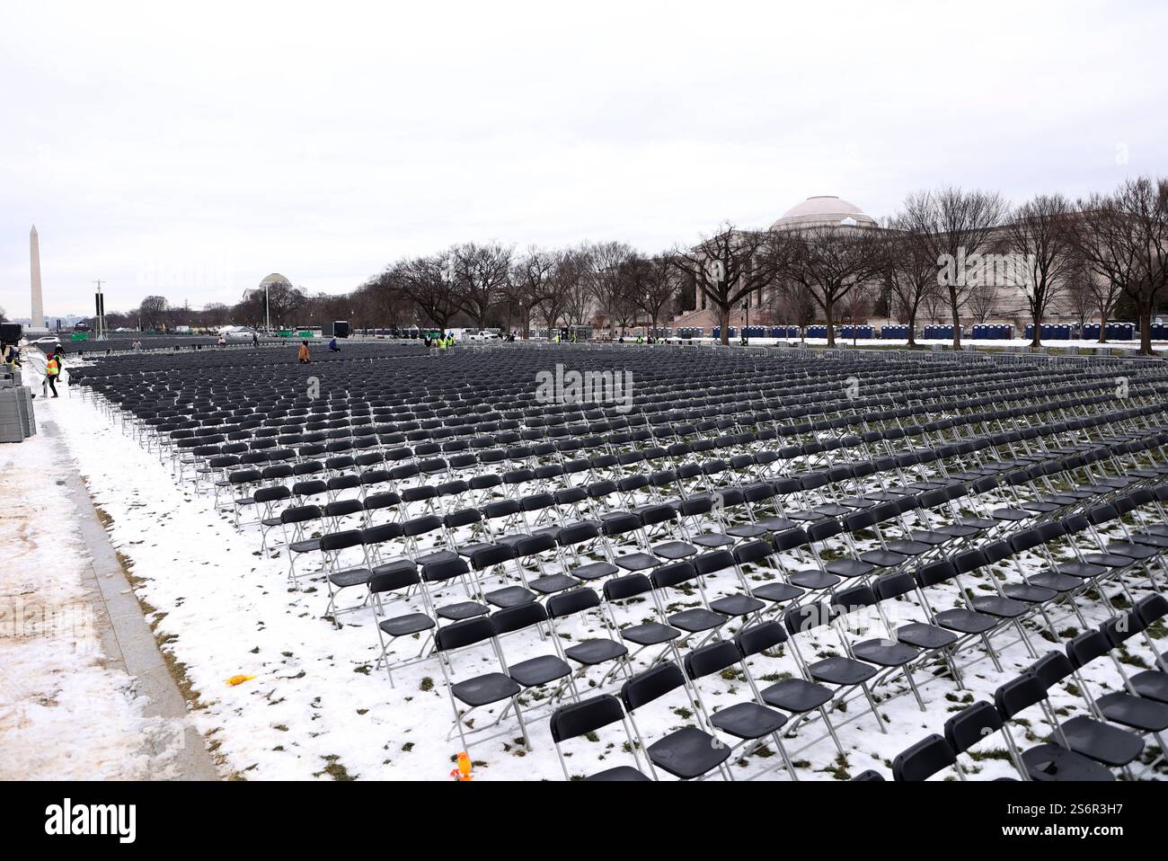 Washington Dc, Virginia, USA. 17th Jan, 2025. Workers check on ...