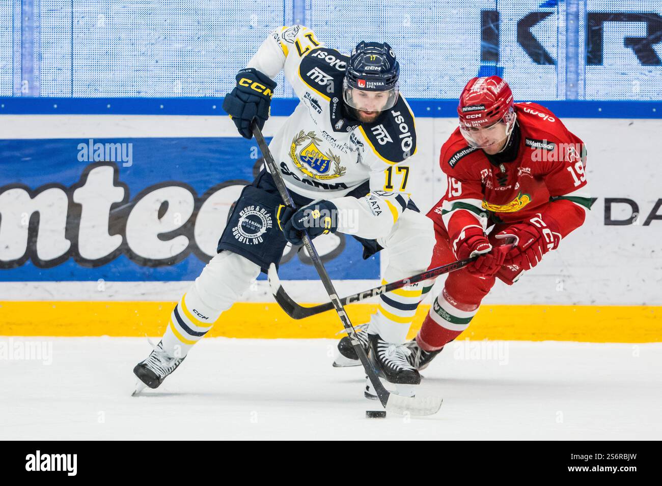 Mora, Sverige. 17th Jan, 2025. 250117 Södertäljes Jacob Dahlström och målvakt Frans Tuohimaa ...