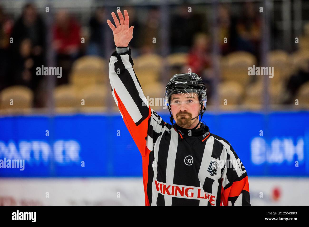 Mora, Sverige. 17th Jan, 2025. 250117 Domare Filip Granrud under ishockeymatchen i ...