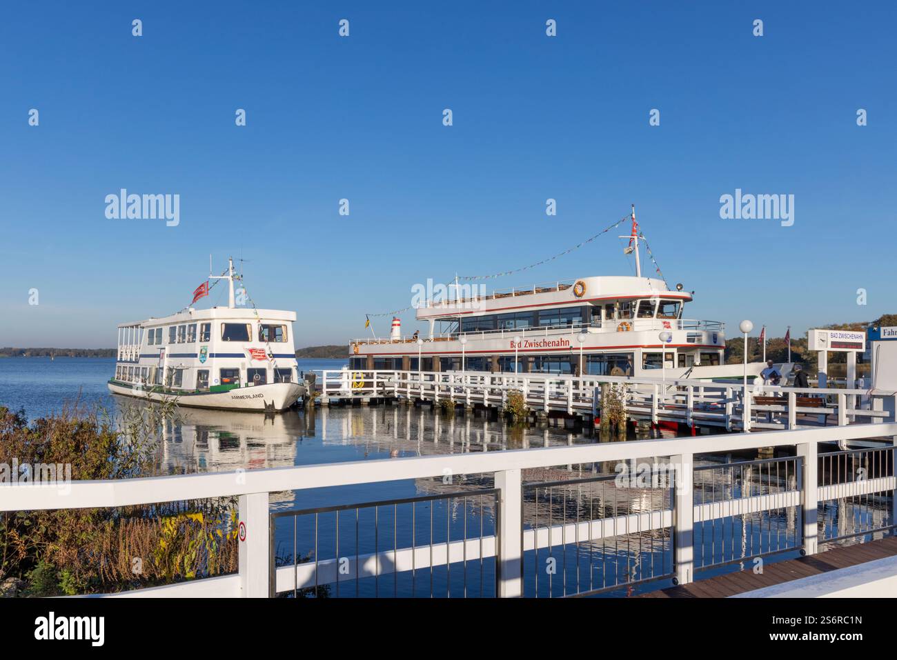 Jetty in the spa gardens hi-res stock photography and images - Alamy