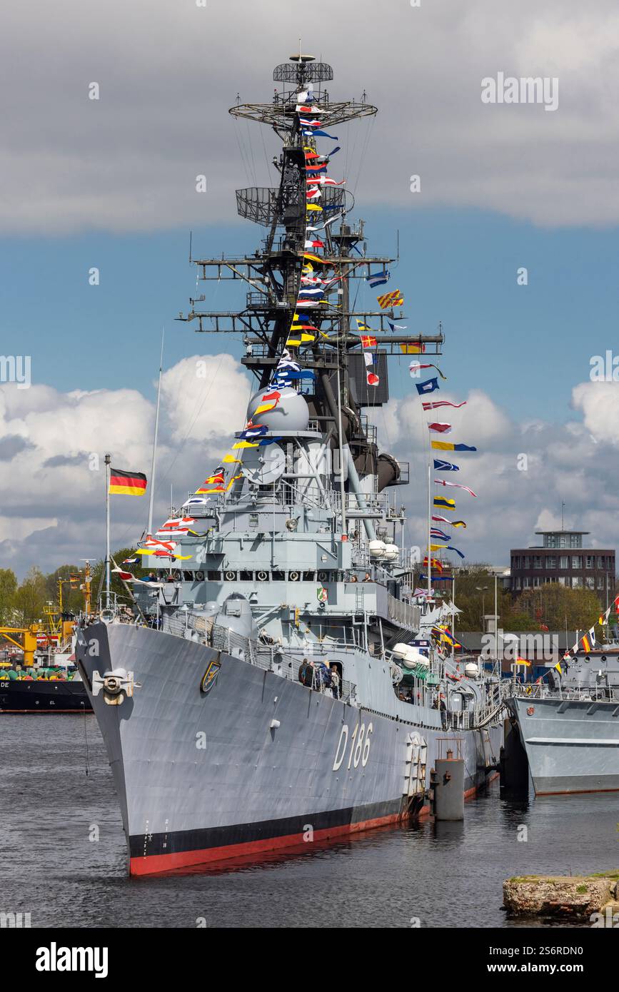 View from the Kaiser Wilhelm Bridge of the guided missile destroyer ...