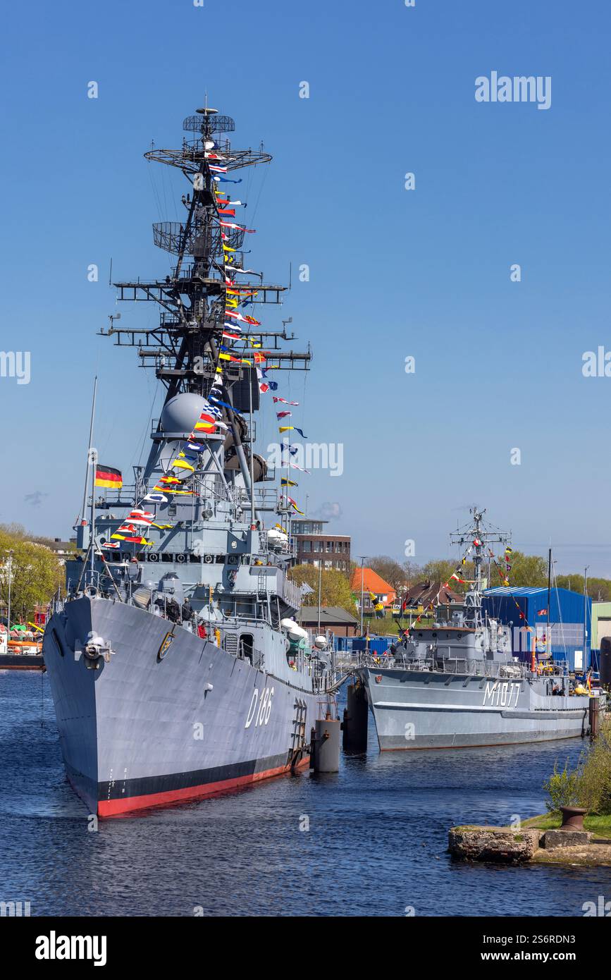 View from the Kaiser Wilhelm Bridge of the guided missile destroyer ...