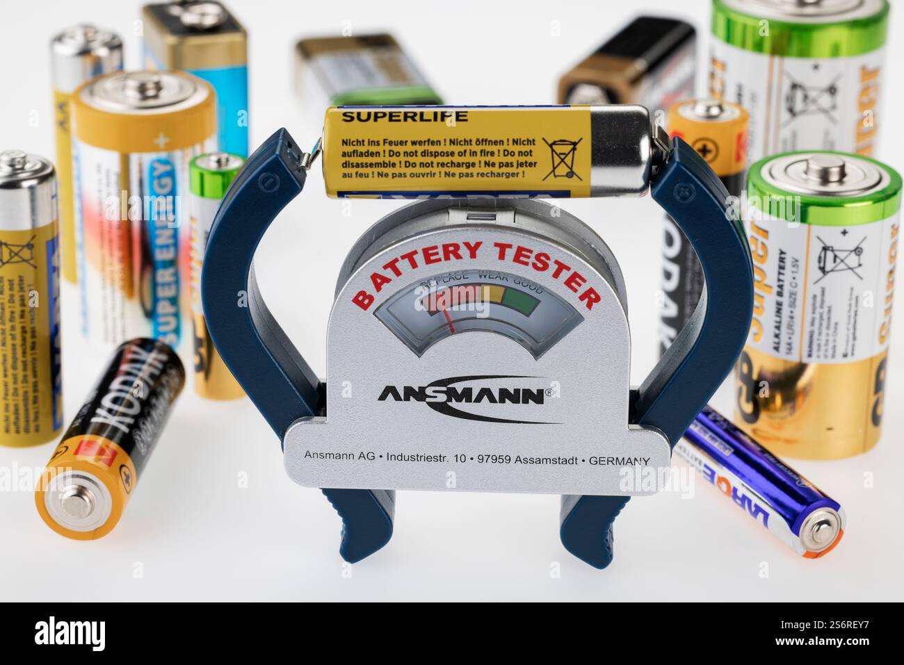 Battery tester shows Mignon 1.5 V battery in the red area, replace ...