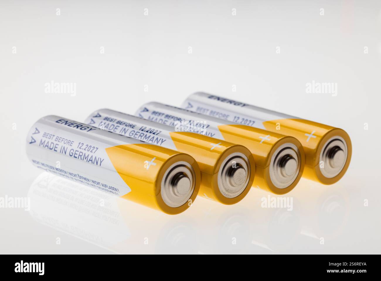 Four new Varta zinc-carbon batteries, Mignon AA 1.5 V, LR6, white ...