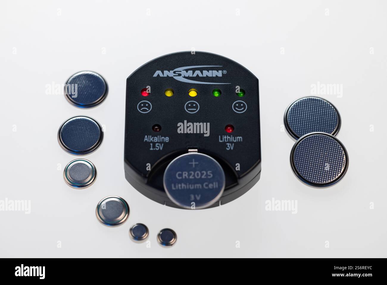 Battery tester for button cells shows CR 2025 3V cell capacity via LEDs ...