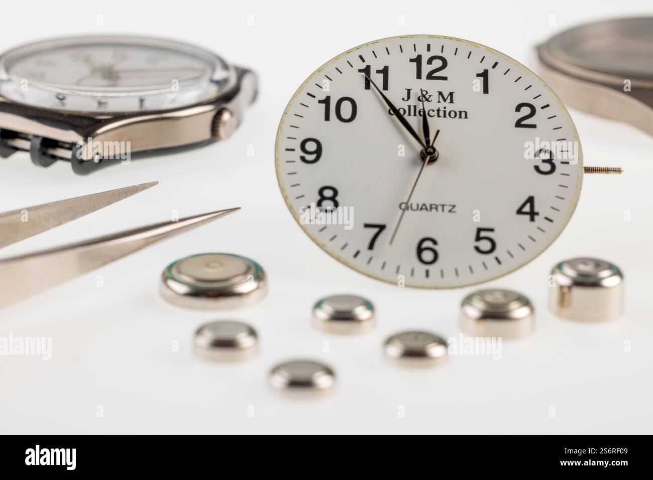 Watch batteries, various sizes, wristwatches, watchmaker's tools, clock ...