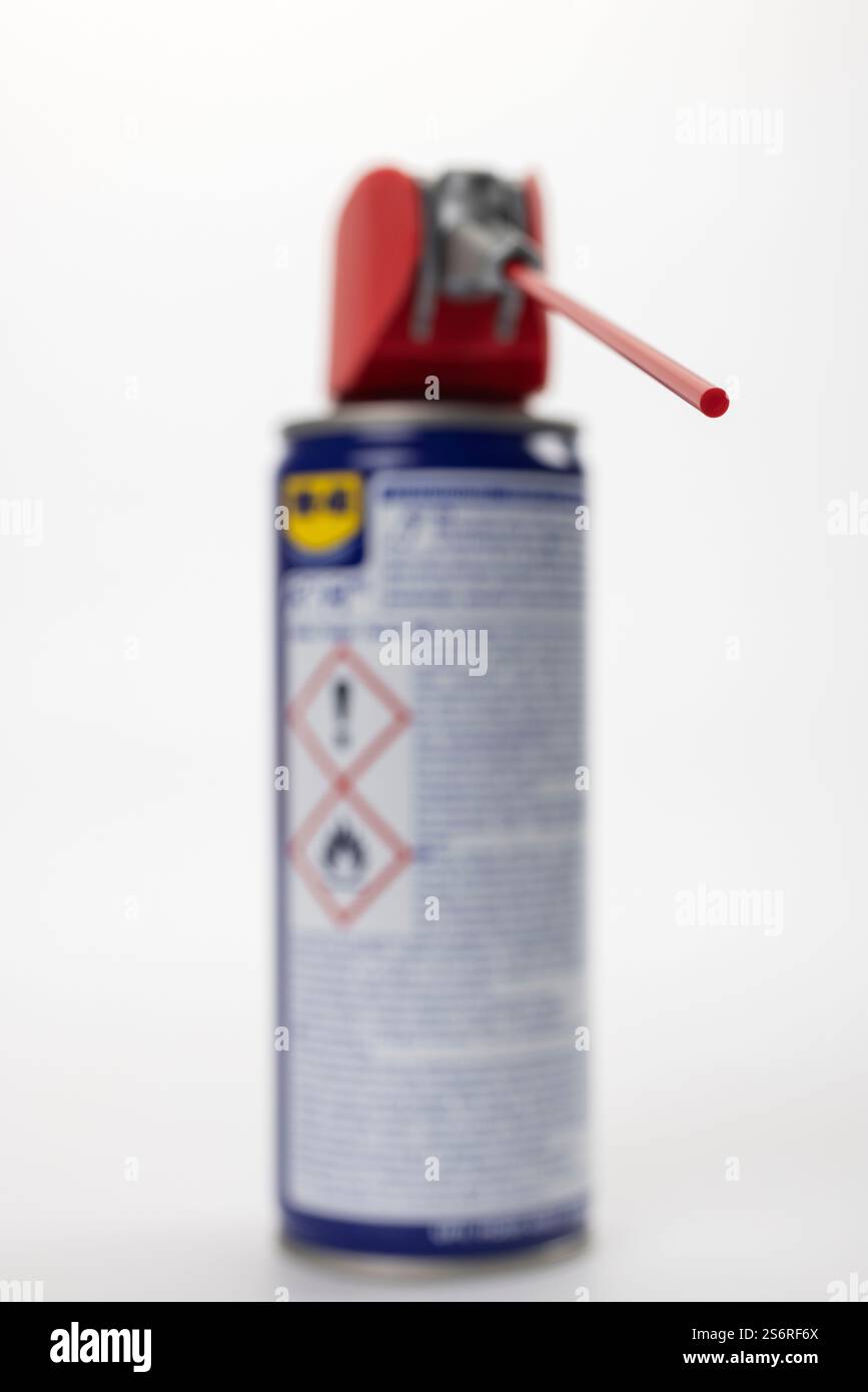 WD-40 Smart Straw multifunctional spray, blurred, reverse with hazard ...
