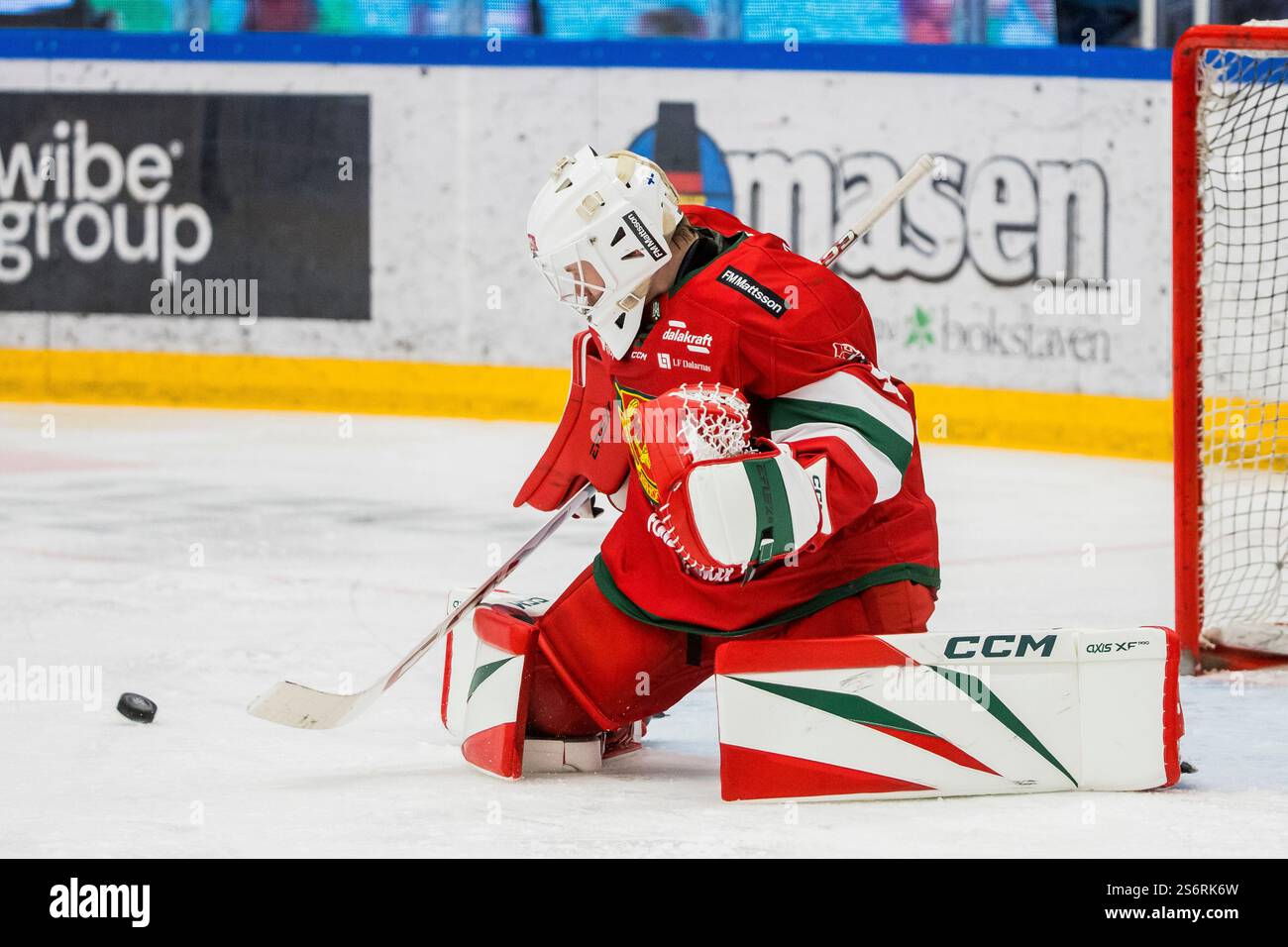 Mora, Sverige. 17th Jan, 2025. 250117 Moras målvakt Jani Lampinen under ishockeymatchen i ...