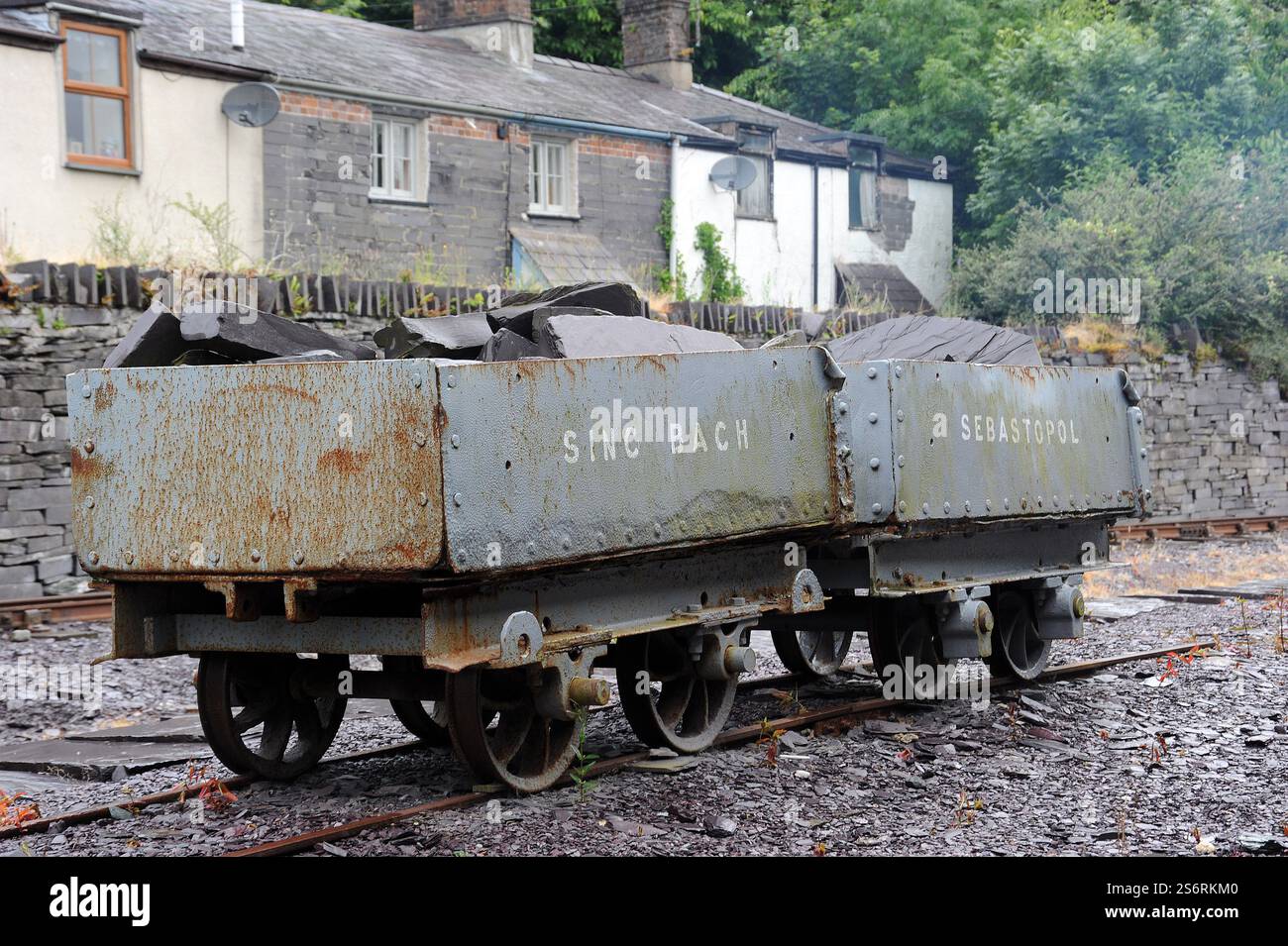 Penrhyn slate railway hi-res stock photography and images - Alamy