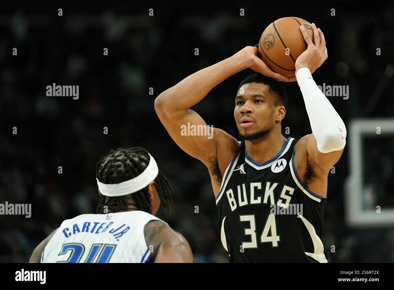 Milwaukee Bucks' Giannis Antetokounmpo controls to the ball against ...