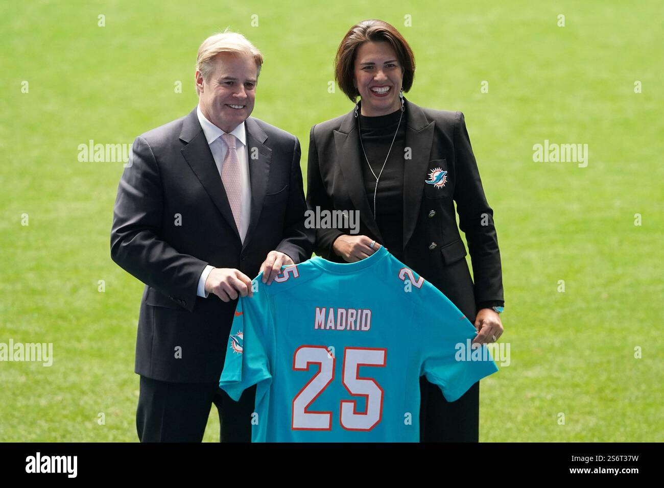 Madrid, Spain. 17th Jan, 2025. Brett Gosper, Head of Europe and APAC (l ...