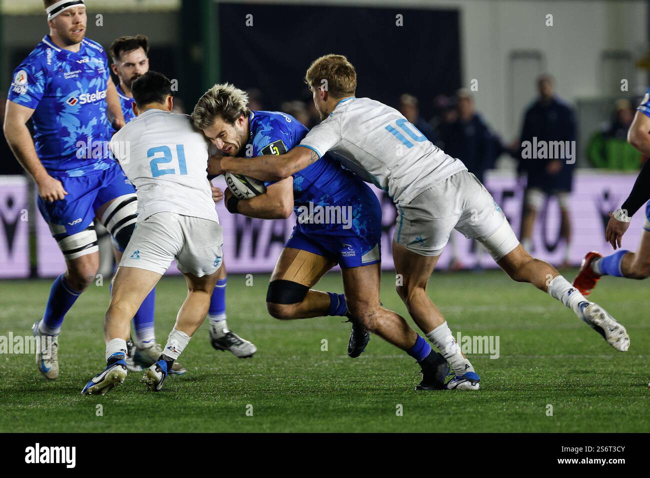 Newcastle, Gbr. 21st Dec, 2024. Max Clark of Newcastle Falcons tries to ...