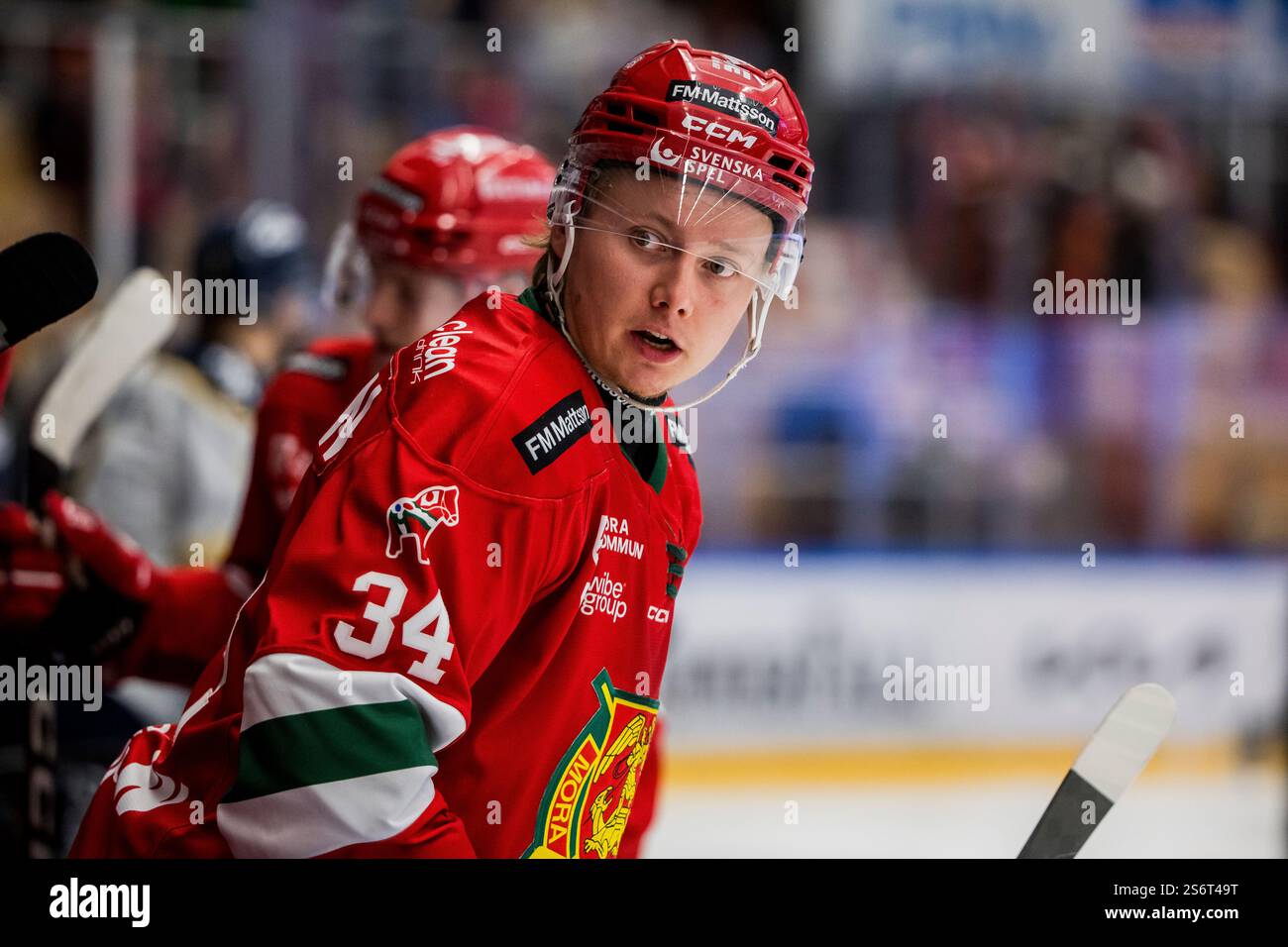 Mora, Sverige. 17th Jan, 2025. 250117 Moras Kalle Carlsson under ishockeymatchen i ...