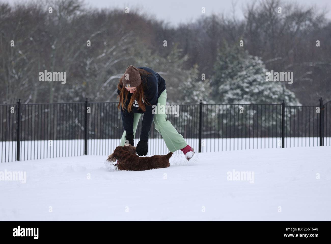 Friend fight play tease hi-res stock photography and images - Alamy