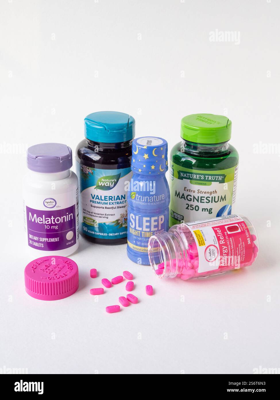 Pink tablets in form hi-res stock photography and images - Alamy