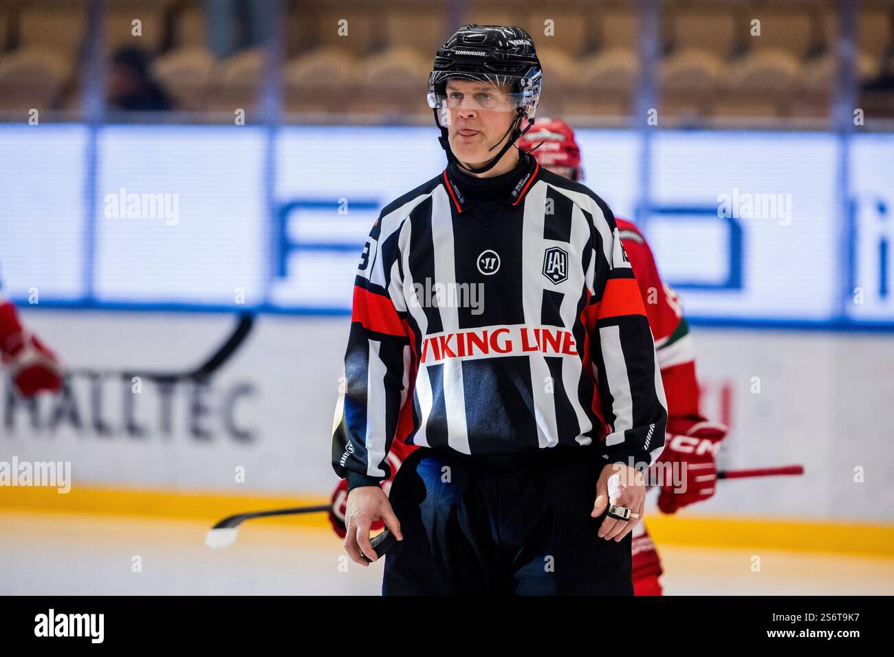 Mora, Sverige. 17th Jan, 2025. 250117 Domare Mikael Nord under ishockeymatchen i ...