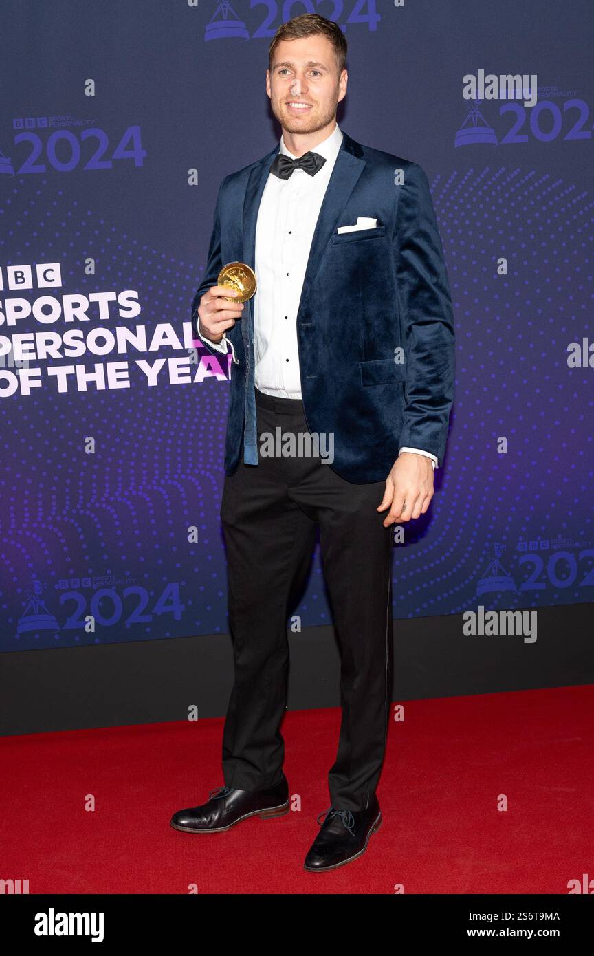 Sports personalities and celebrities arrive for BBC Sports Personality ...