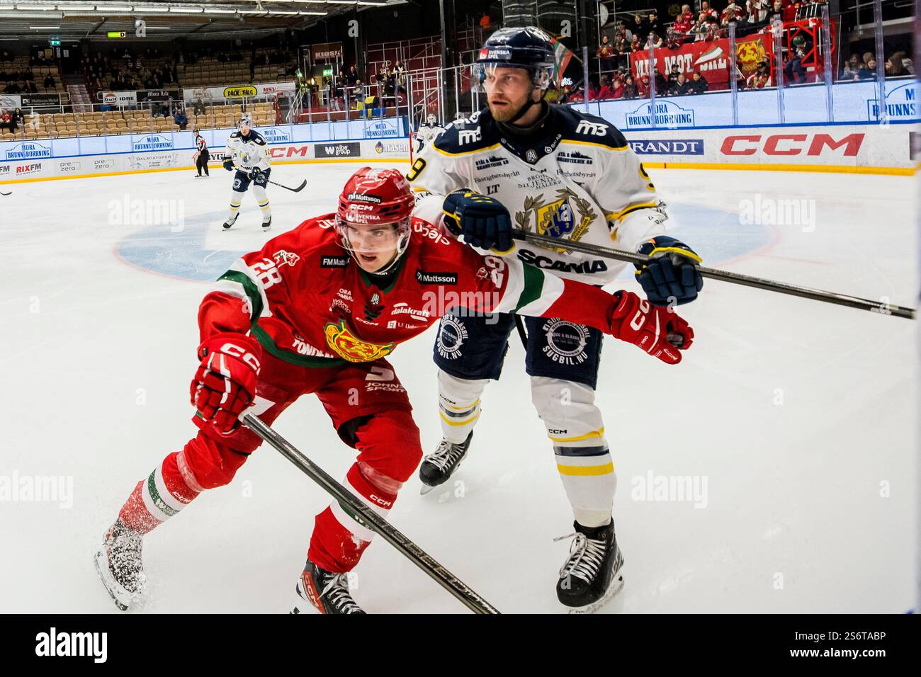 Mora, Sverige. 17th Jan, 2025. 250117 Moras Gabriel Säll och Södertäljes Viktor Grahn under ...