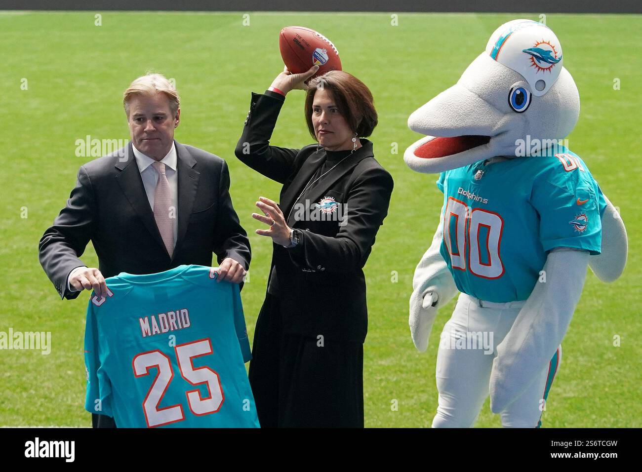 Brett Gosper, Head of Europe and APAC (l) and Pri Shumate, SVP Chief ...