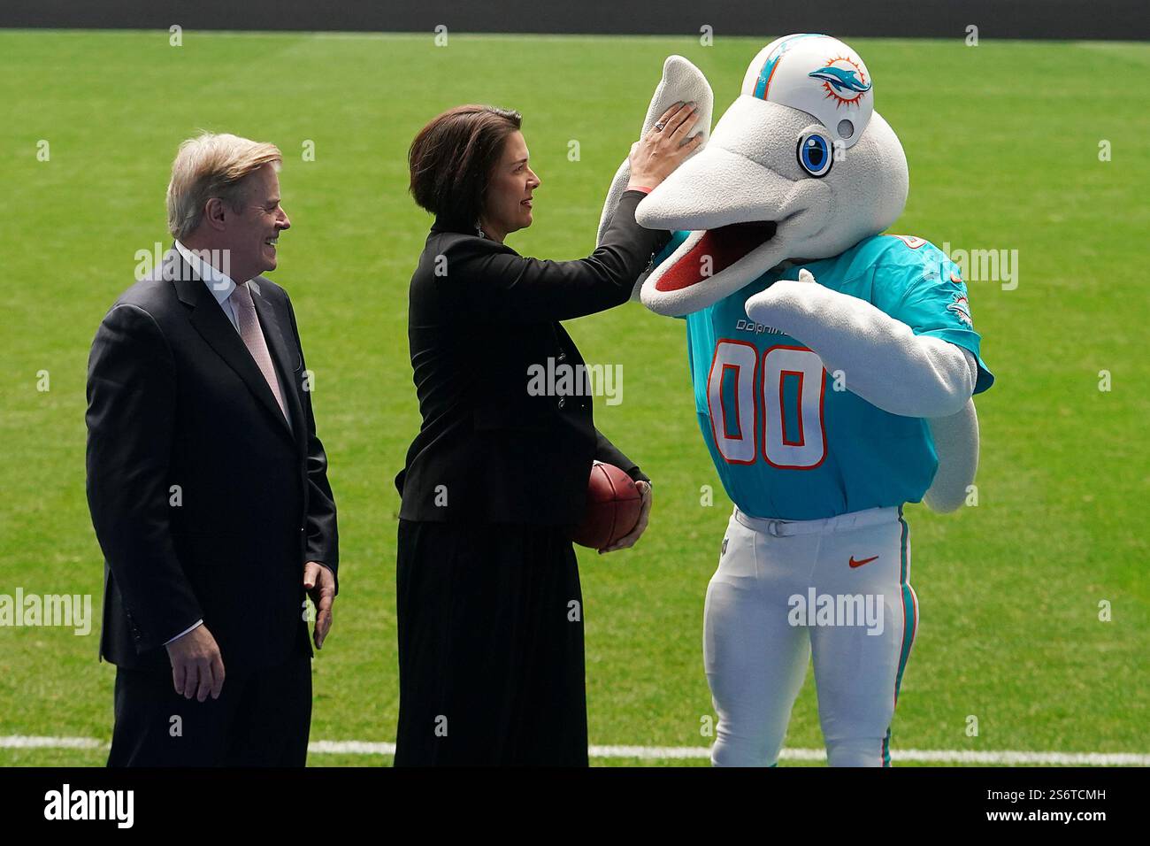 Brett Gosper, Head of Europe and APAC (l) and Pri Shumate, SVP Chief ...