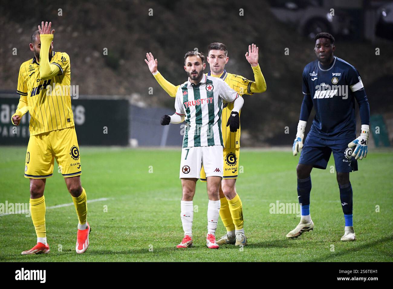 17 Antoine MILLE (pau) - 07 Damien DURAND (red) during the Ligue 2 BKT ...