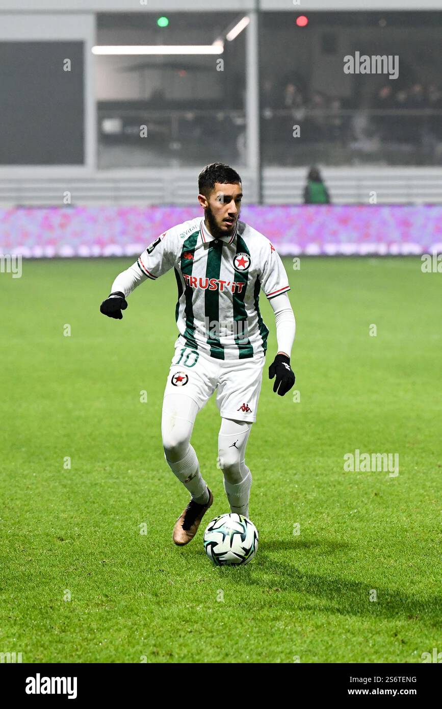 10 Merwan IFNAOUI (red) during the Ligue 2 BKT match between Red Star ...