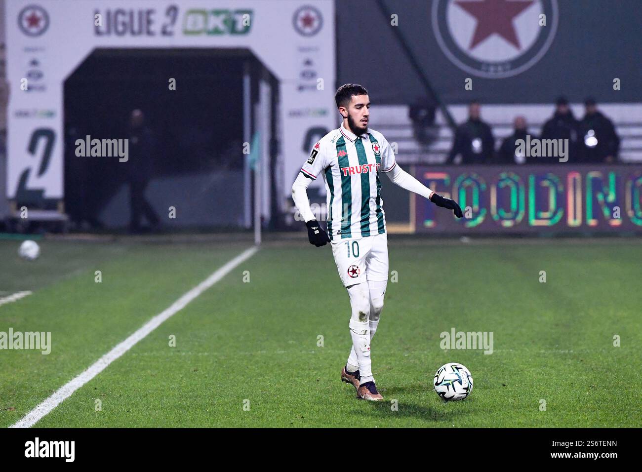 10 Merwan IFNAOUI (red) during the Ligue 2 BKT match between Red Star ...
