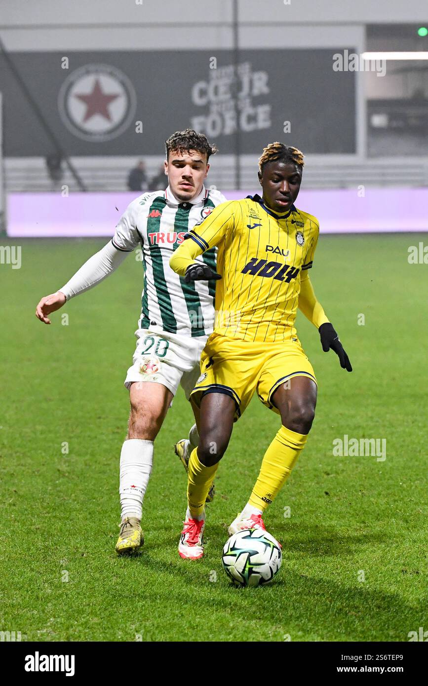 09 Pathe MBOUP (pau) - 20 Dylan DURIVAUX (red) during the Ligue 2 BKT ...