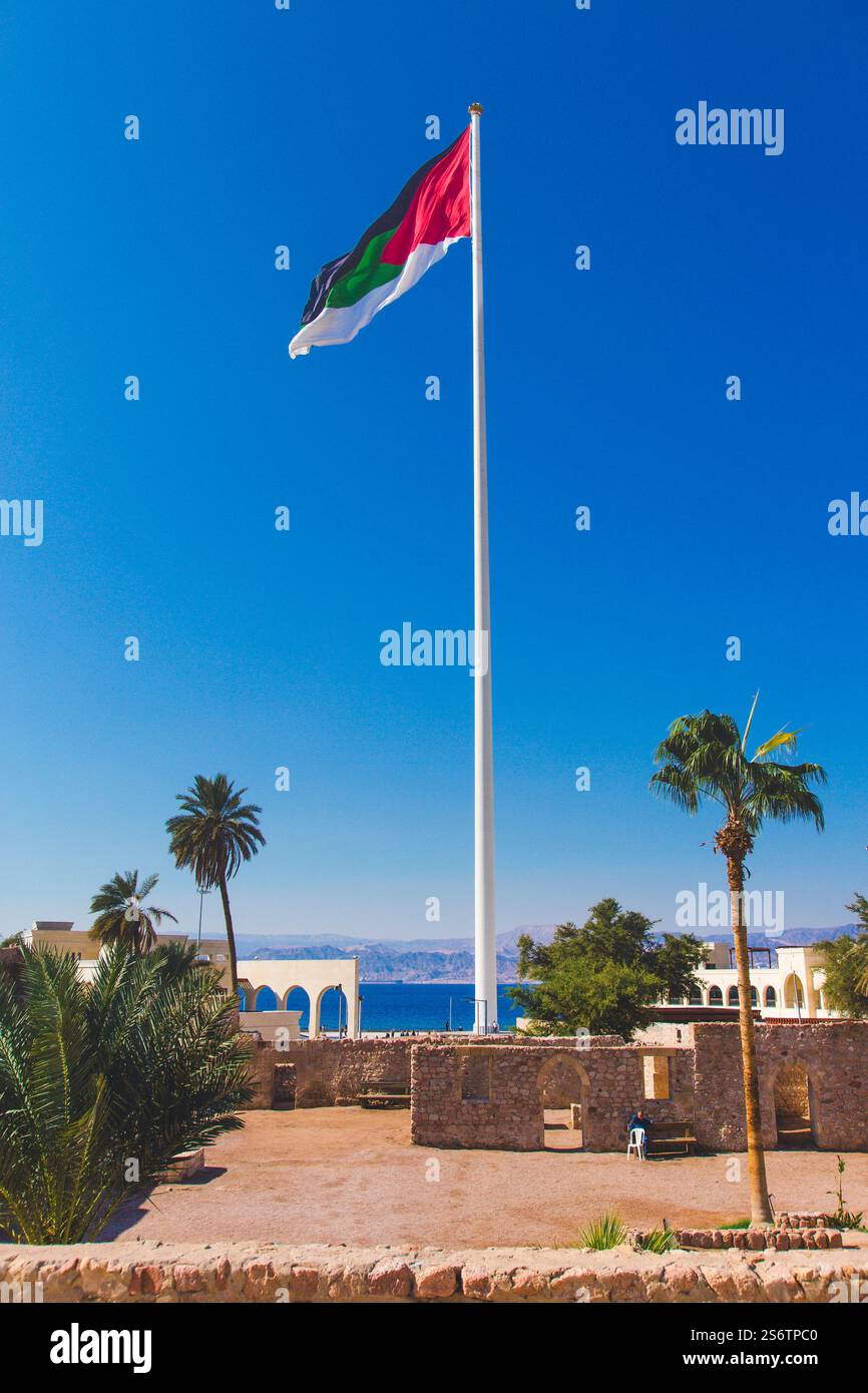 Middle East, Jordan, Aqaba. Large Jordanian flag Stock Photo - Alamy