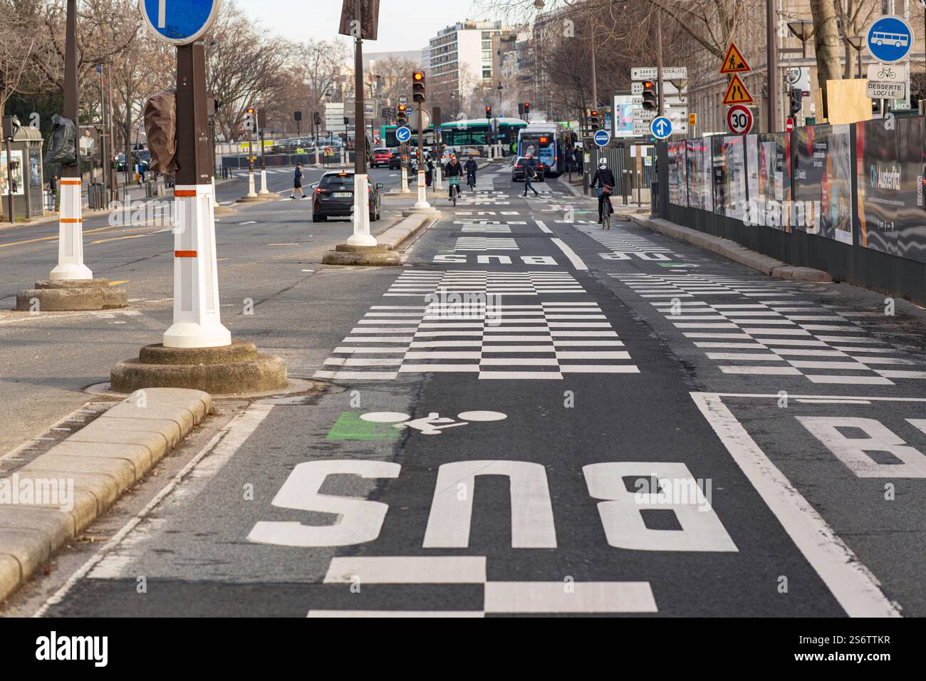 France, Paris, 75, 5th district, Boulevard de l'Hopital, bus lanes ...