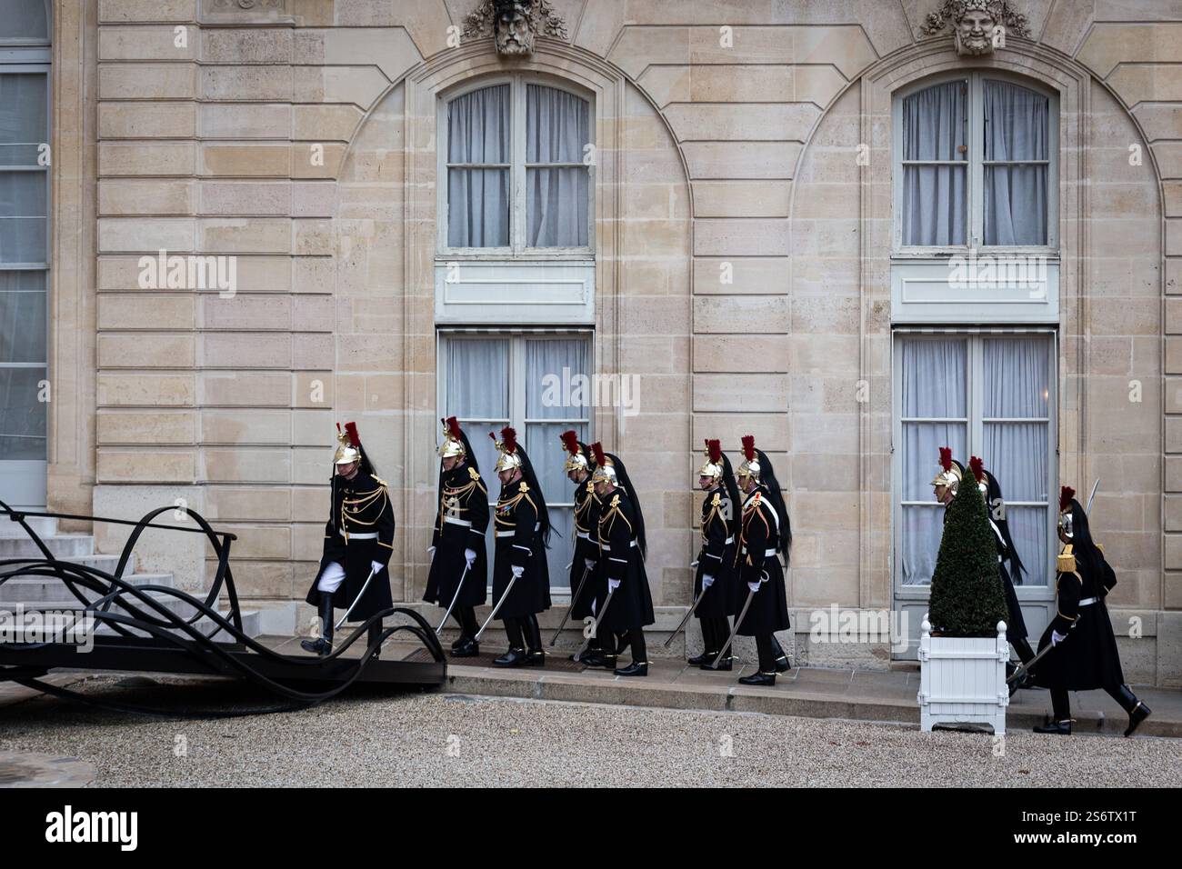 Paris, France. 16th Jan, 2025. French Republic Guard seen at the Elysée ...