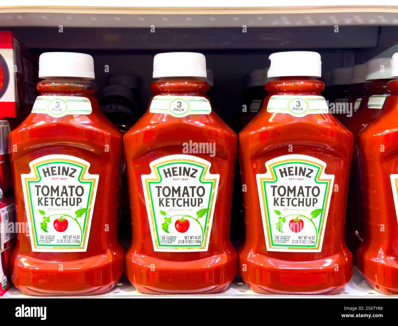 Supermarket shelf, Heinz brand ketchup Stock Photo - Alamy