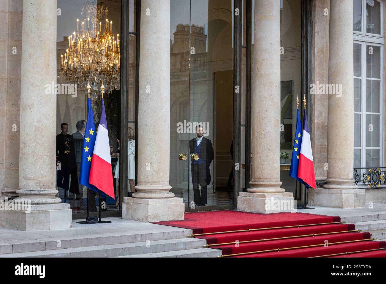 Illustration photo of the main entrance of the Elysée Palace. French ...