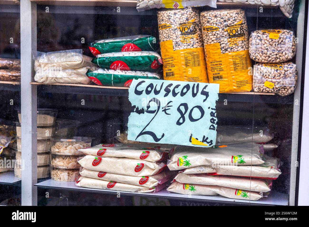 Grocery store window hi-res stock photography and images - Alamy